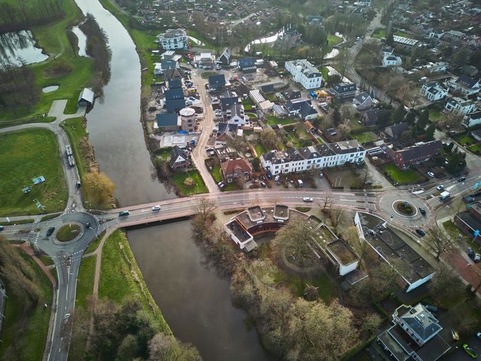 Lochem is vanuit het oosten lange tijd slecht bereikbaar vanwege deze ...