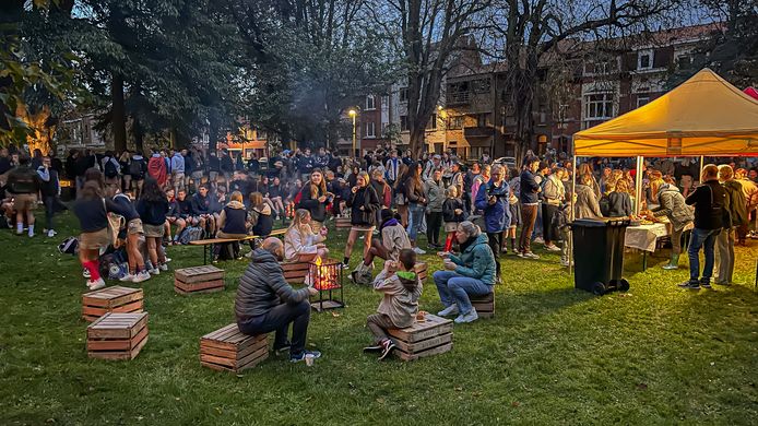 IN BEELD. 1.500 leden van jeugdbewegingen genieten van ontbijt in ... IN BEELD. 1.500 leden van jeugdbewegingen genieten van ontbijt in ...