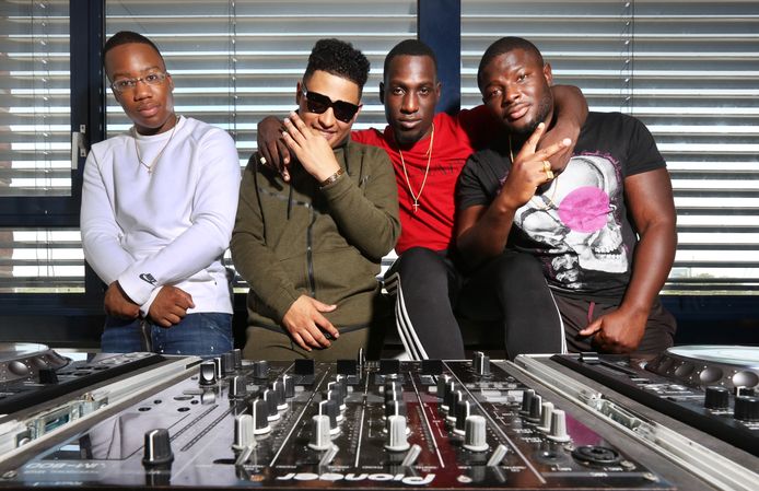 Haagse rappers opgepakt in Suriname om seksvideo | Home | AD.nl