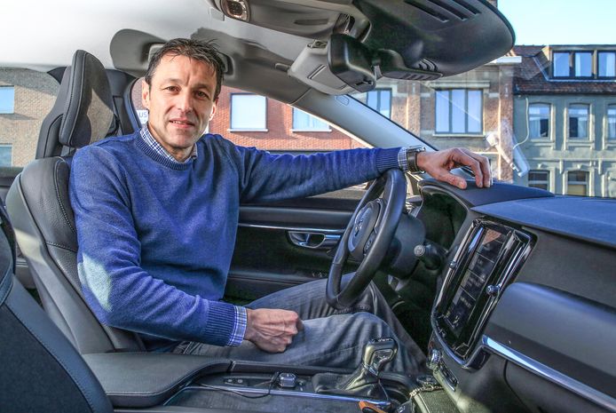 Rij-instructeur naar school om dochter te leren rijden | Binnenland ...