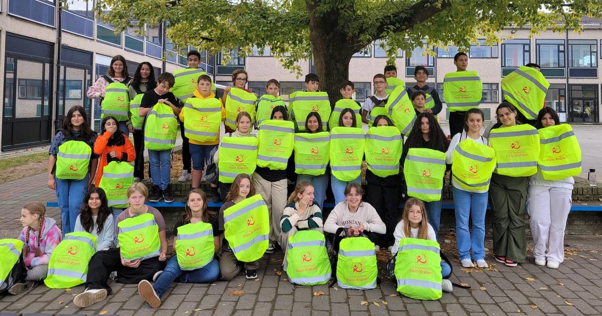 Atheneum Klein-Brabant stuurt leerlingen veilig op pad met grote fluo-actie | Bornem | hln.be