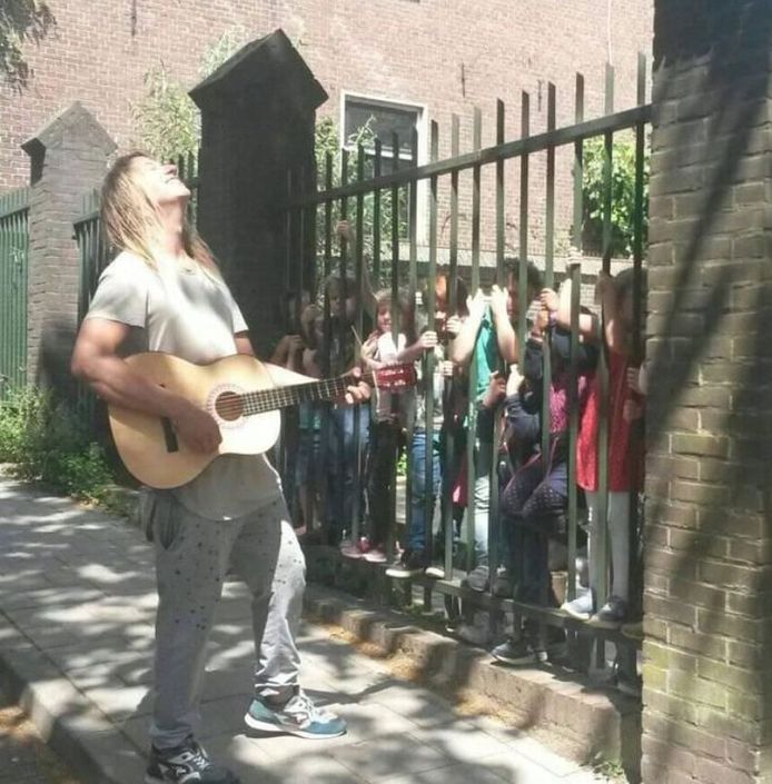 Markante ‘paradijsvogel’ Gerwin (28) overleden: op blote voeten liep ...