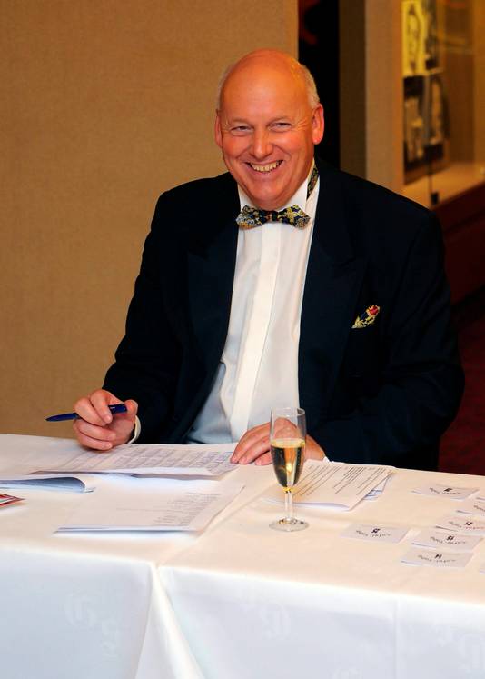 Crombé gaat door het lint op verkiezing Miss Gent | Celebrities | hln.be