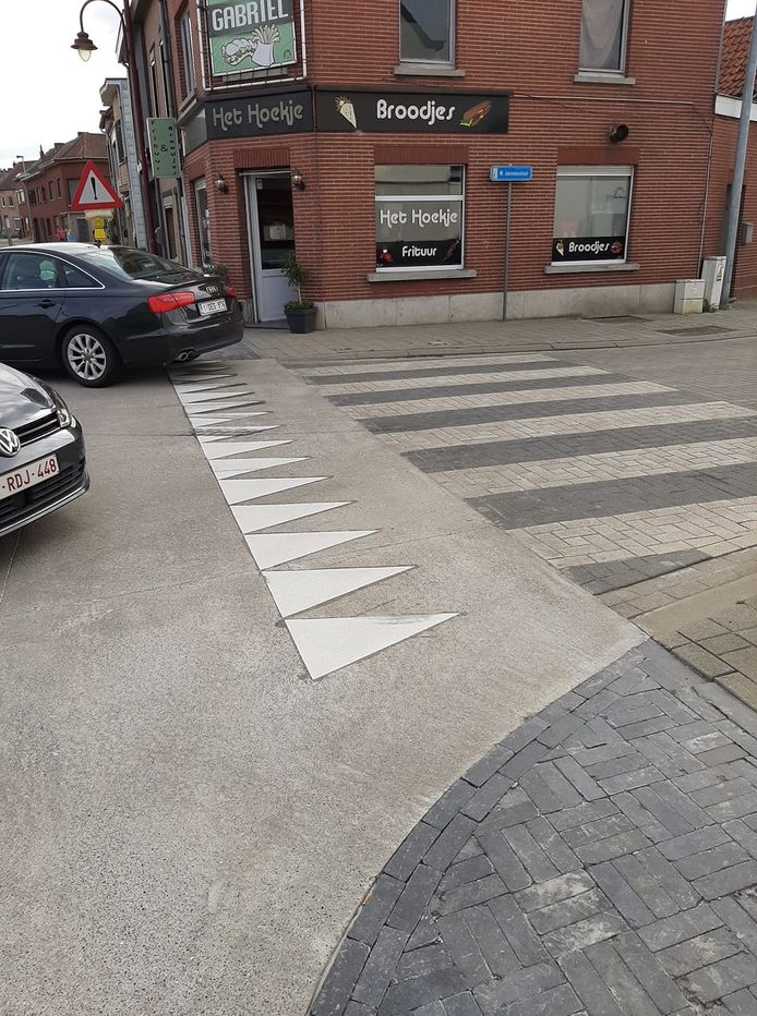 Oeps, foutje... Haaientanden over hele breedte | Scherpenheuvel-Zichem ...