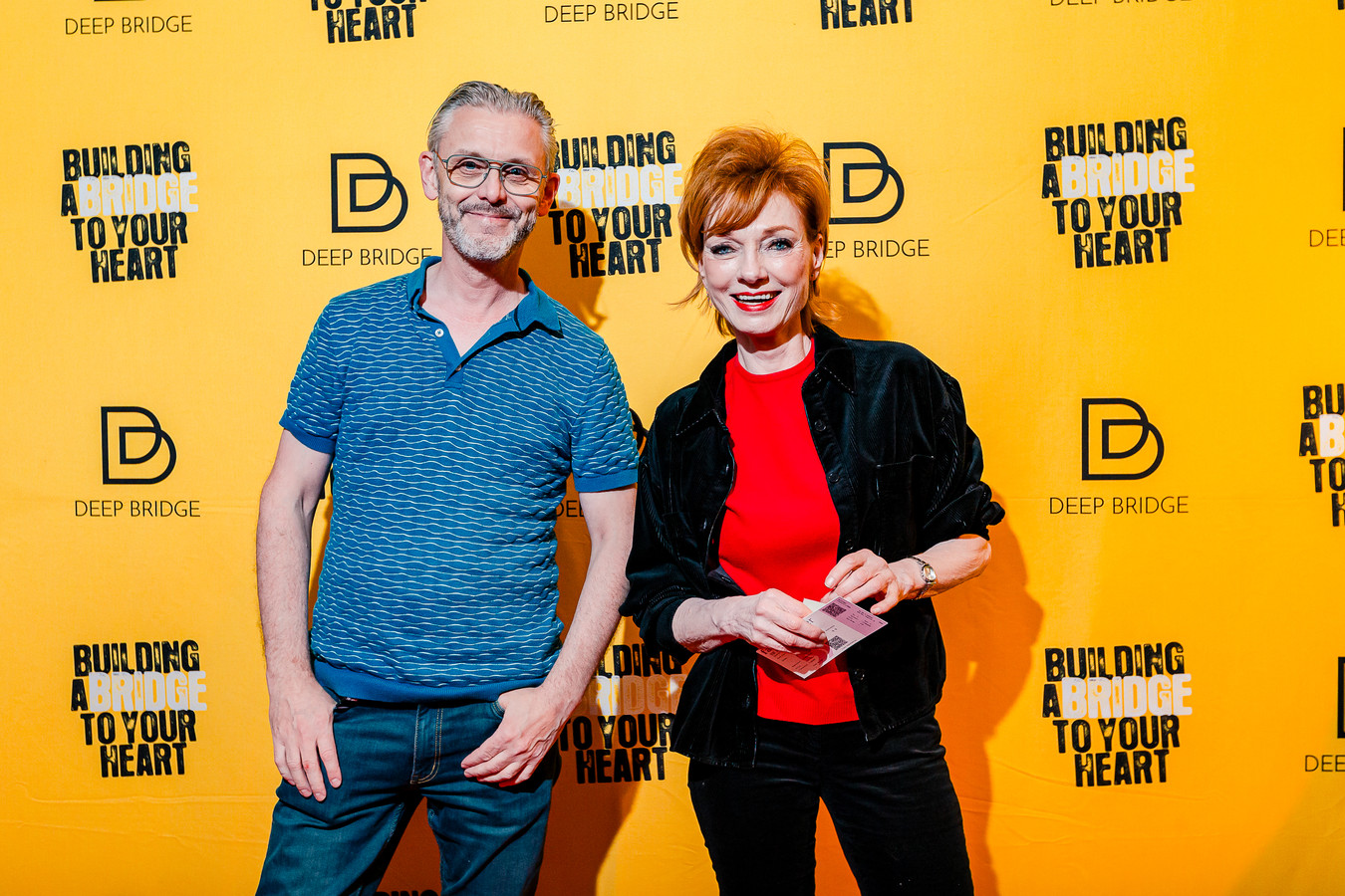 IN BEELD. Bekend volk op de rode loper voor première nieuwe musical ...