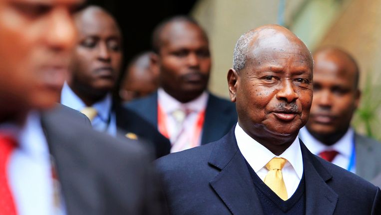 President Oeganda dreigt met massaal ontslag van stakende leerkrachten