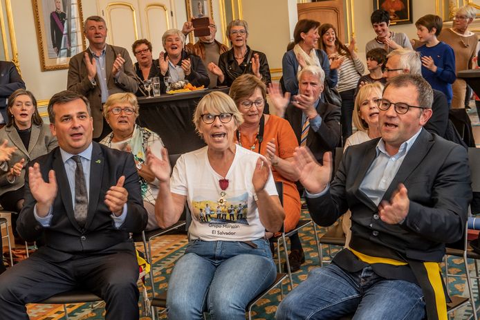 Mia Vercruysse gelauwerd als Ridder in de Kroonorde | Roeselare | hln.be