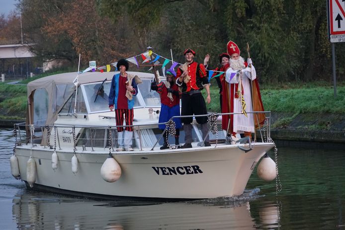 Sinterklaas komt met de boot naar het VTI | Brugge | hln.be
