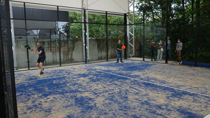 Tennisclubs Soks neemt twee overdekte padelvelden in gebruik: “Geen ...