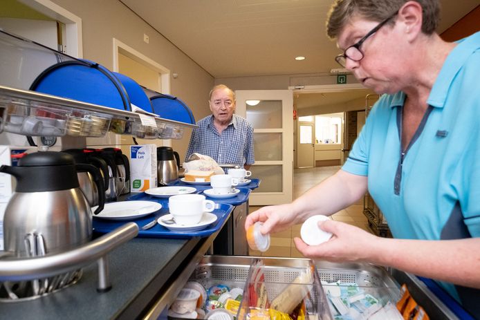 Broodbuffetwagen geeft bewoners meer keuze | Bornem | hln.be