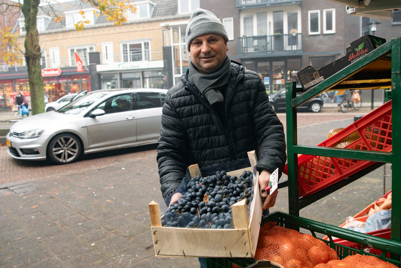 Ondernemer Ronald is parkeerellende bij zijn zaak spuugzat: ‘Ik zie dat ...