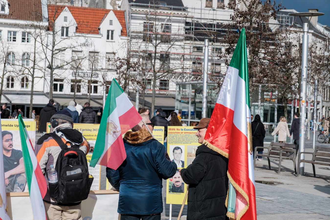 Protest op Groenplaats tegen regime in Iran: “Familieleden in Iran ...