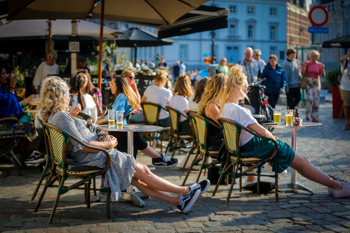 WEERBERICHT. Vandaag bijna overal droog, zonnig en warm weekend voor de ... WEERBERICHT. Vandaag bijna overal droog, zonnig en warm weekend voor de ...