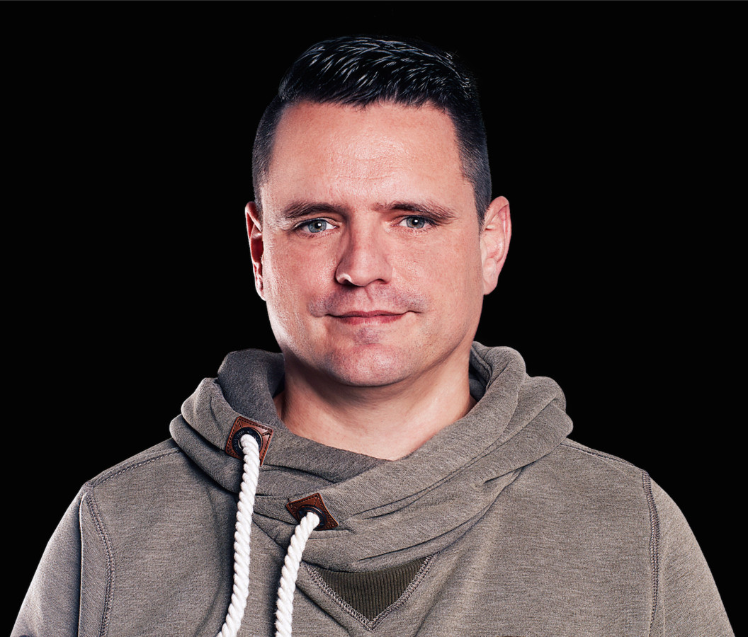 Gabber-icoon Rotterdam Terror Corps neemt geen gas terug en trapt ...