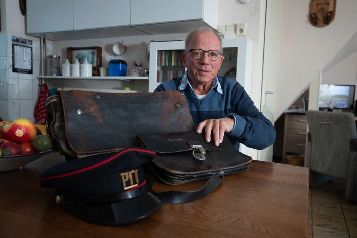 Postbode uit begintijd Dronten en Lelystad blikt terug in boek: ‘Ik ...