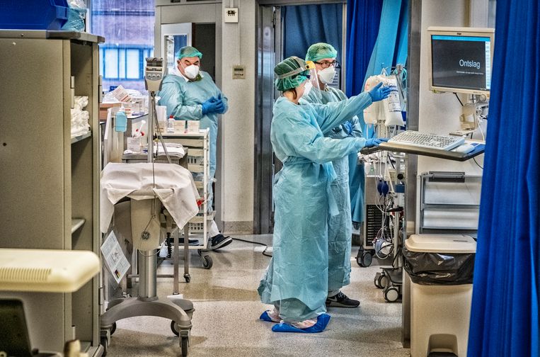 ‘Verschillende afdelingen intensieve zorgen in Brussel zijn overbelast’