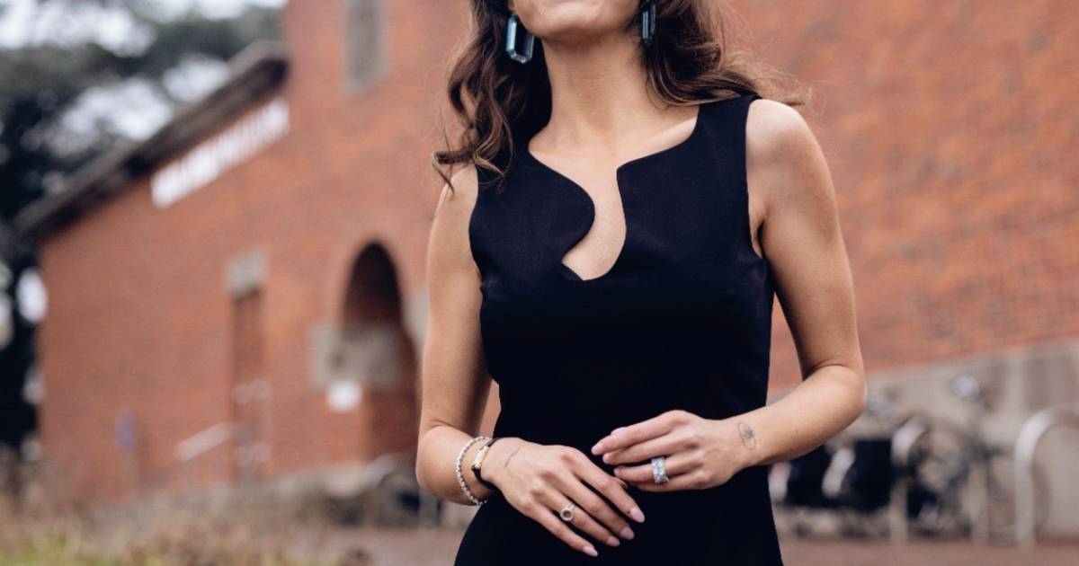 Mode-ontwerper Zeynep Dag straalt vanwege expositie | Eindhoven | ed.nl