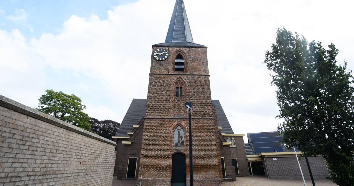 Is Dorpskerk in Wierden onveilig? Drager durft toren niet in om ...