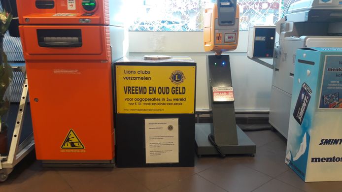 Inbreker jat collectebus voor goede doel bij Albert Heijn en wordt snel ...