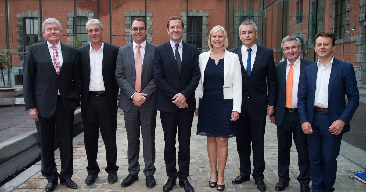 Waalse ministers leggen de eed af in Namen | Binnenland | hln.be