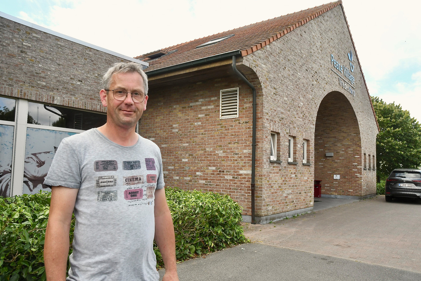“We vrezen dat enkel kleren die we dragen nog overblijven”: Michael en ...