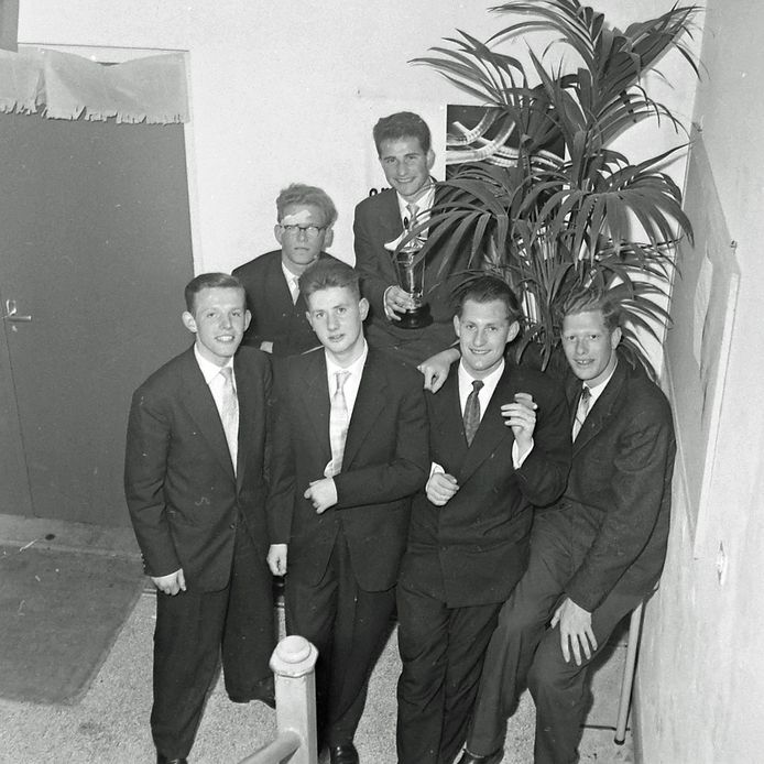 Een feestje bij het Eindhovens Studenten Corps in 1958 | Eindhoven | AD.nl
