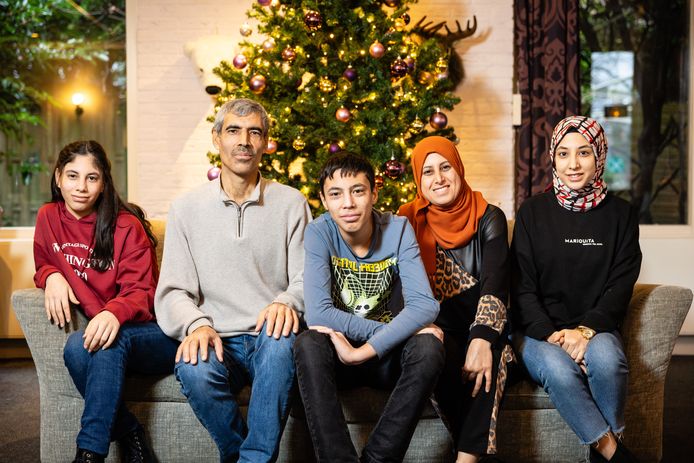 Zo vieren deze nieuwkomers hun eerste kerst in Nederland | Kerst 2023 ...