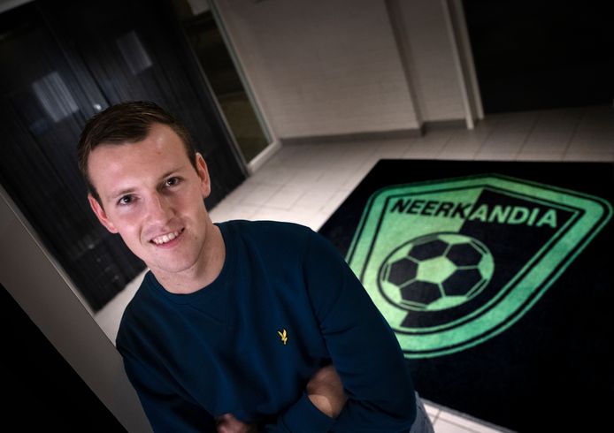 Max Verstappen scoort óók als amateurvoetballer: ‘Neem het vaak met een ...