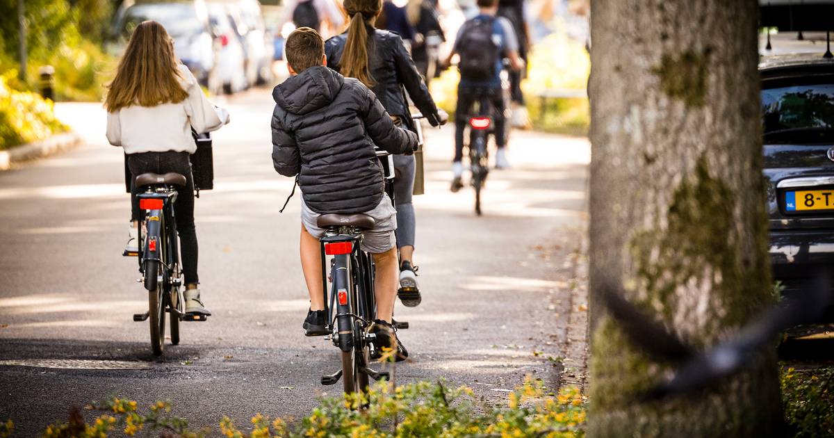 Op de fiets naar school: in deze Twentse en Achterhoekse gemeenten zijn scholieren het langst ...