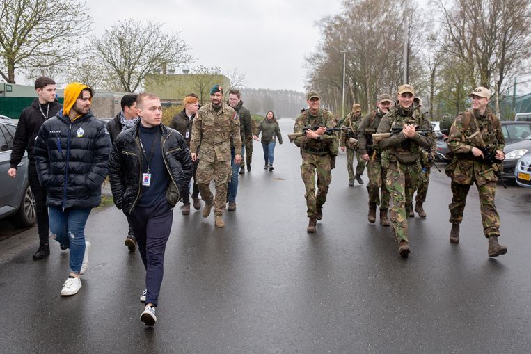Opinie: Voer maatschappelijke dienstplicht in strijd tegen ...
