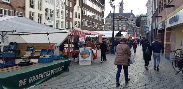 Rustige Bossche weekmarkt door coronavirus: ‘Het scheelt de helft ...