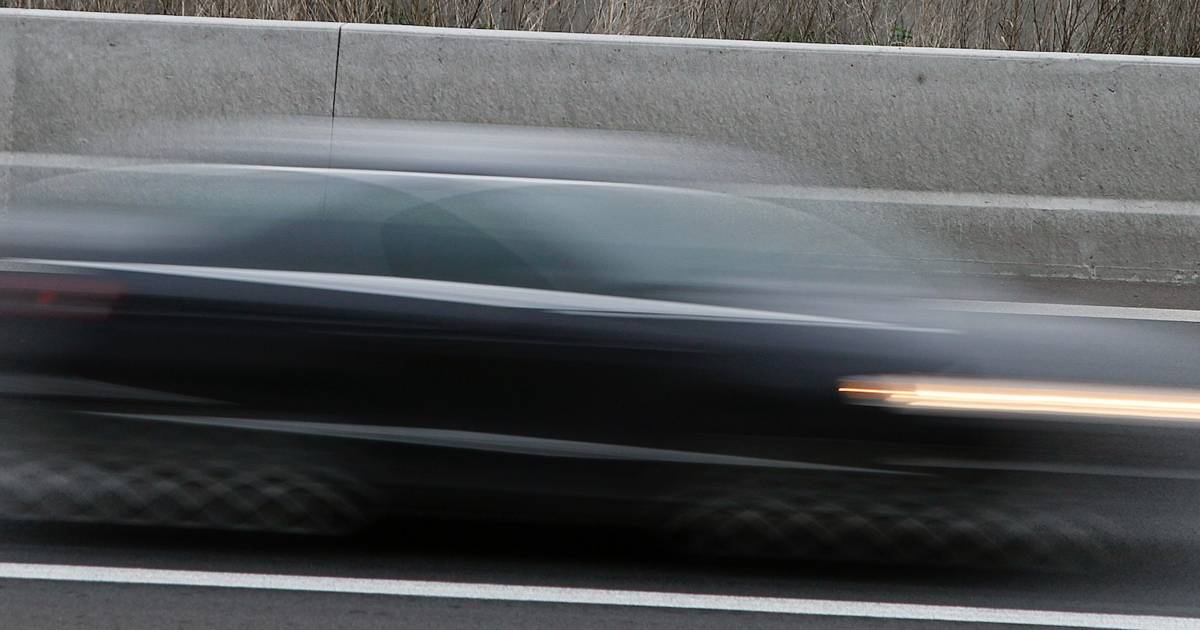 Met 221 kilometer per uur betrapt op E17: “Zelfs op circuit van Zolder ... Met 221 kilometer per uur betrapt op E17: “Zelfs op circuit van Zolder ...