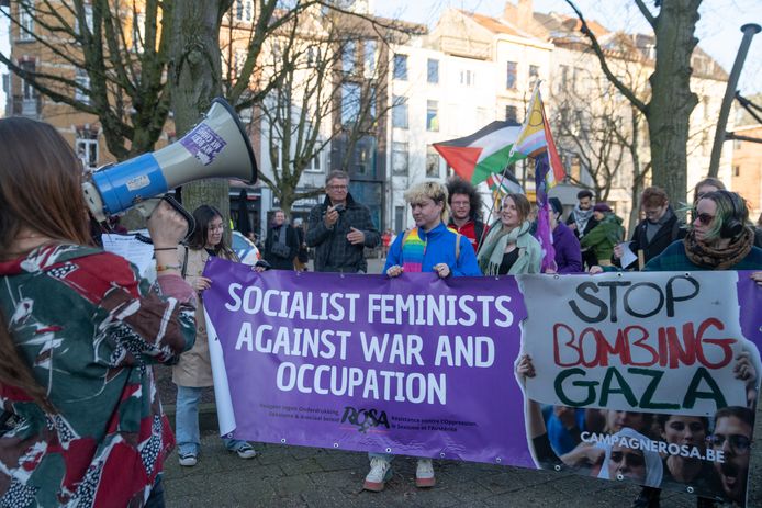 Mars voor meer vrouwenrechten en tegen seksisme in stadscentrum: “Een ...