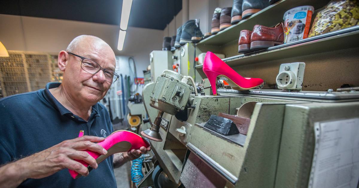 Schoenmaker maakt comeback: ‘Mensen kiezen weer voor schoenen die lang ...