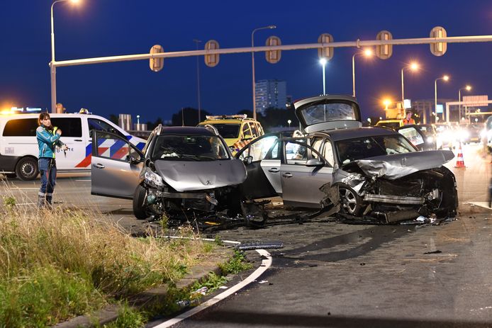 Zware crash op Stadsbaan Leidsche Rijn, een persoon met spoed naar ...