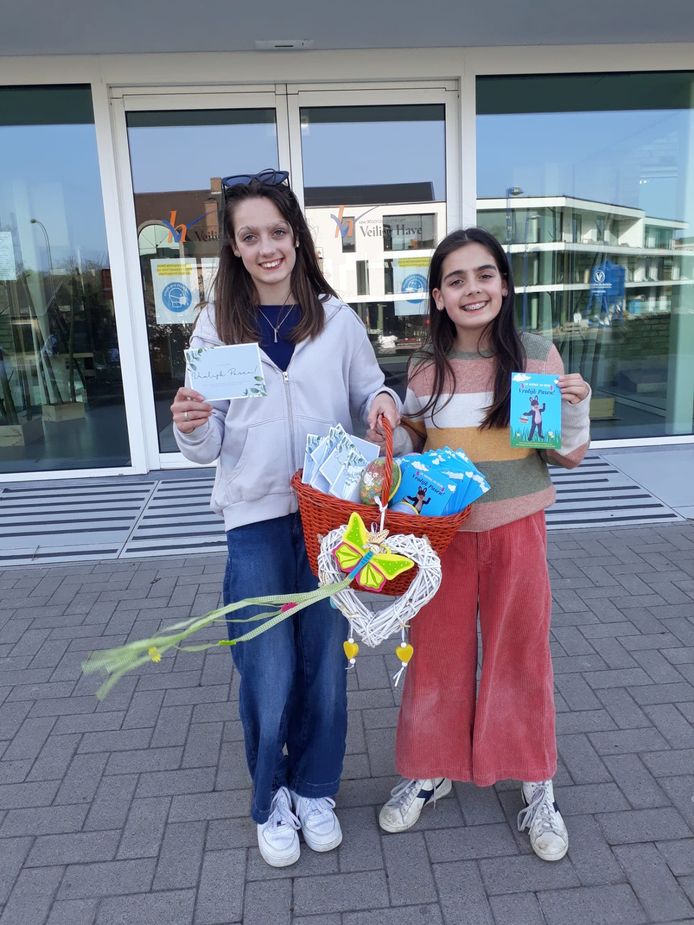 Romi (11) en Lola (13) brengen paaswensen naar rusthuis Veilige Have: “Bewoners zijn hier heel ...