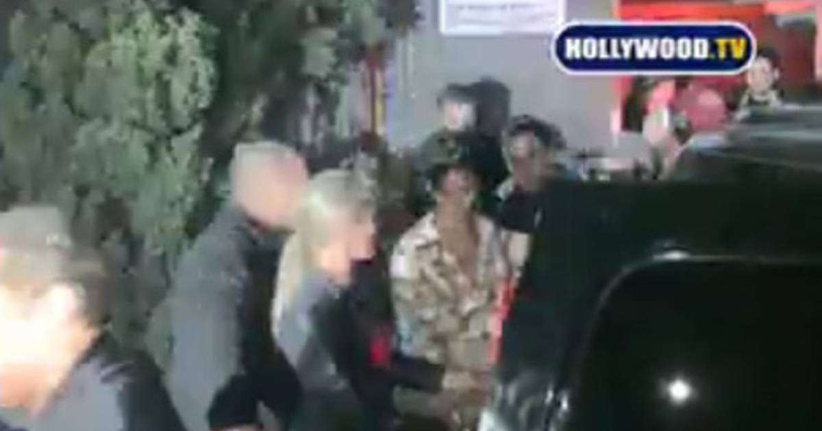 Rihanna arrêtée par la police (vidéo) | People | 7sur7.be