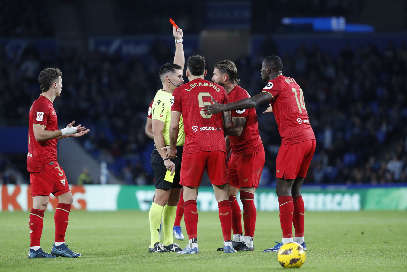 Sergio Ramos krijgt zijn 29ste rode kaart bij nederlaag PSV-opponent ...