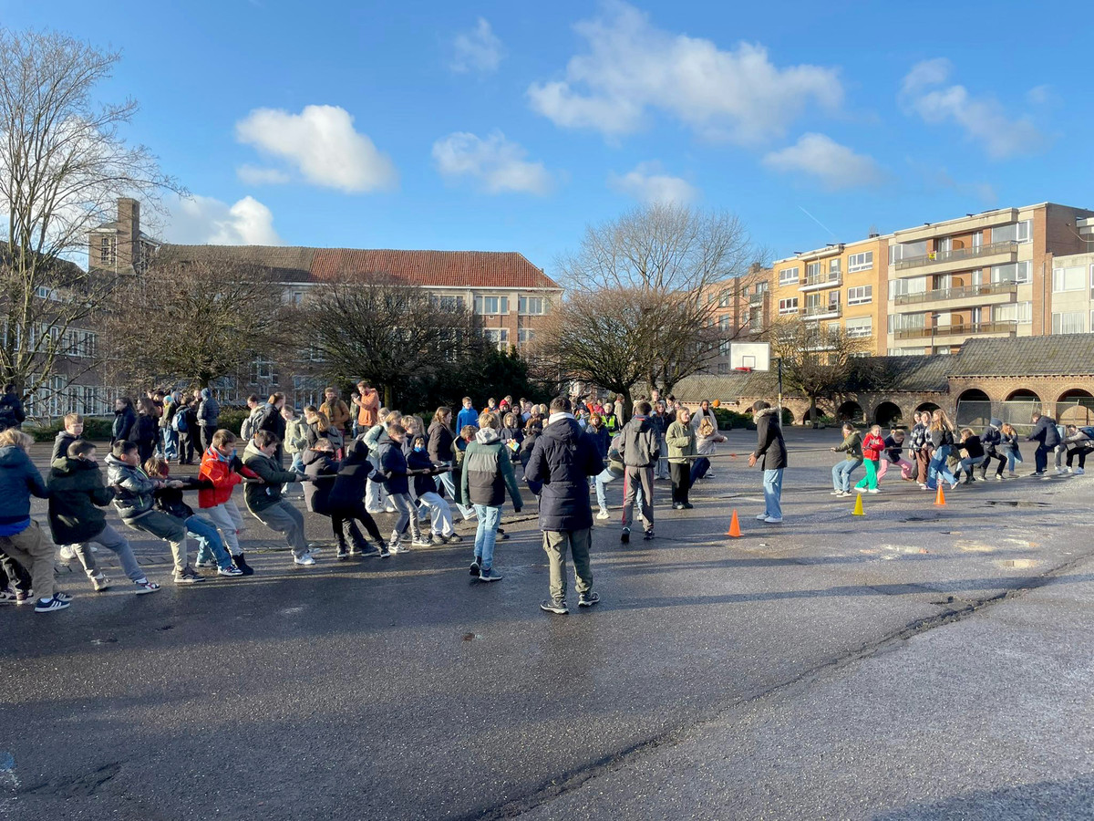 510 Leerlingen uit basisonderwijs bezoeken secundaire school Via Tienen ...