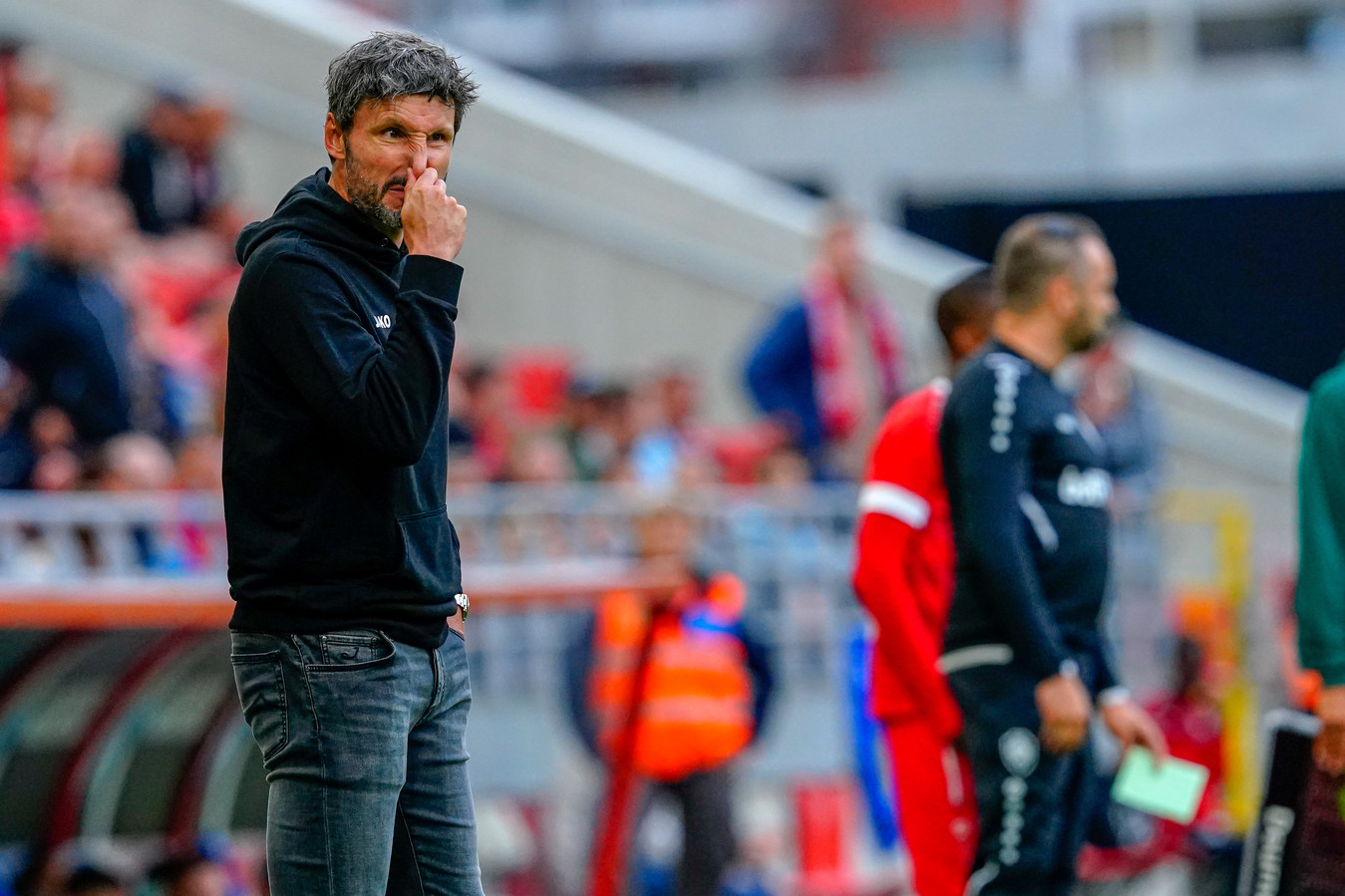 Première mitigée pour Van Bommel: l'Antwerp partage à domicile face à ...