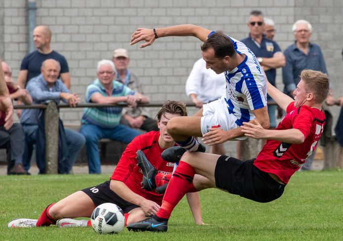 4B: FC Lienden sleept punt uit het vuur in Kesteren na 2-0 achterstand ...