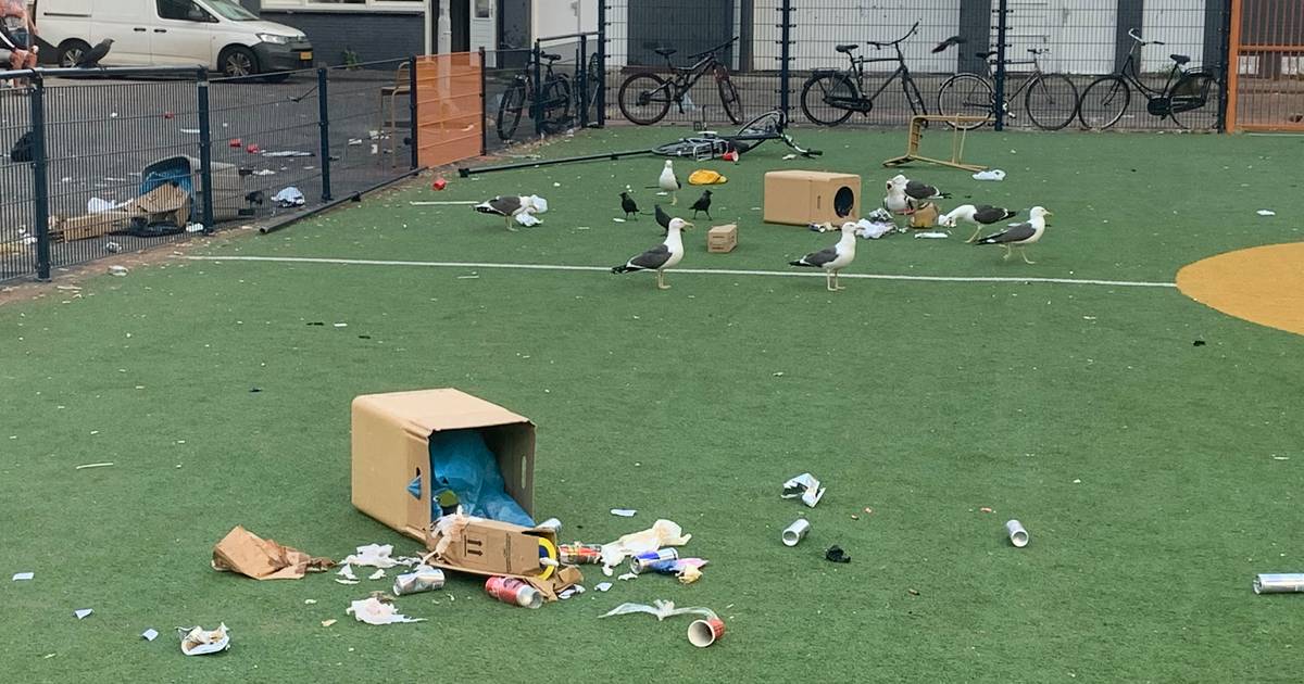 Hangjongeren maken puinhoop van Cruyff Court: ‘Onveilig voor ...