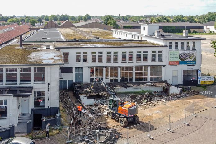 Sloop veilinghallen Tiel nu al begonnen om vandalen en zwervers te ...