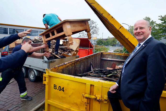Ton Versteeg vertrekt: 'Een wereld zonder afval? Die bestaat voorlopig ...
