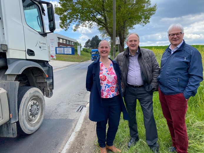 Stuk fietssnelweg aan Westvaartdijk gaat laatste fase in, industriezone ...