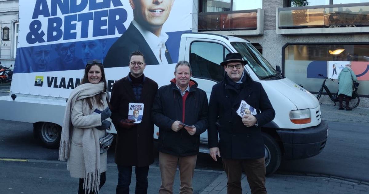 Vlaams Belang voert actie voor ‘ander en beter’ beleid | Roeselare | hln.be