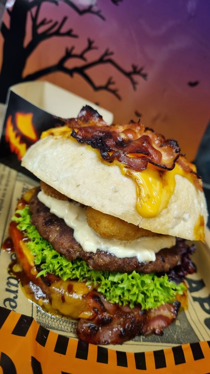 IN BEELD. Lindsay pimpt haar frituur met spookhuis en griezelsnacks ...