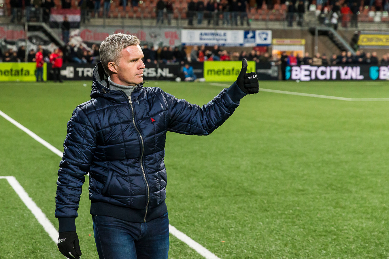 Helmond Sport moet door schorsing en blessures puzzelen tegen MVV: ‘We blijven hetzelfde spelen ...