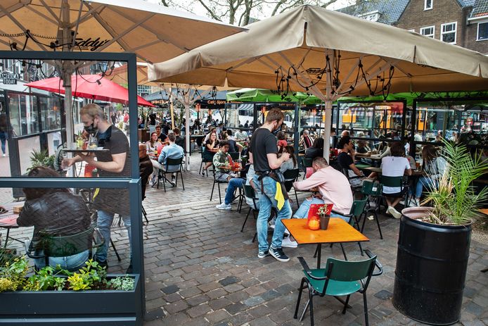 Terrasje pakken, gezellig dat het weer kan | Nijmegen | AD.nl