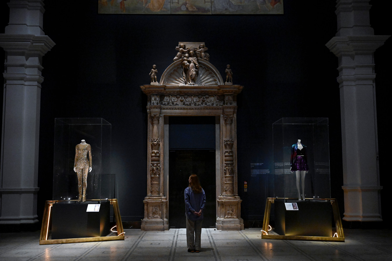 KIJK. Zo iconisch zijn de podium-outfits van Taylor Swift: museum in ...